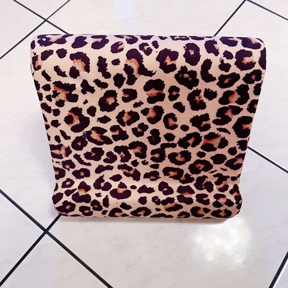 Accents | Flippy Leopard Pillow Tablet Reader Stand | Poshmark